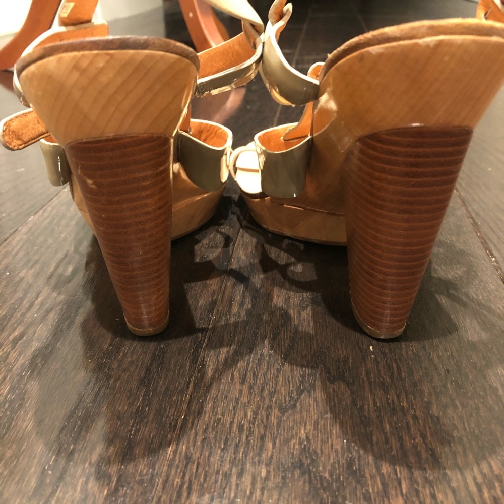 Givenchy Patent Leather Wooden Platform Sandals - Gem